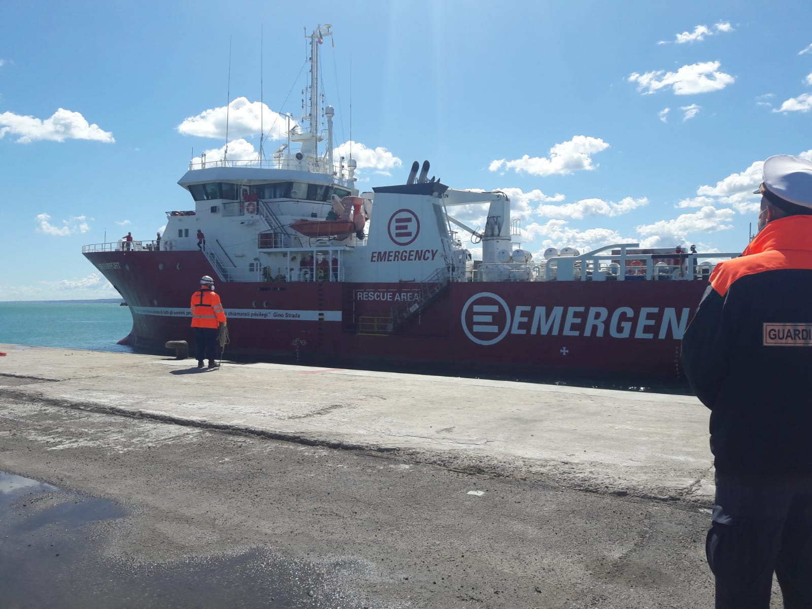 161 PEOPLE RESCUED BY EMERGENCY’S SHIP LIFE SUPPORT DISEMBARK IN ORTONA ...