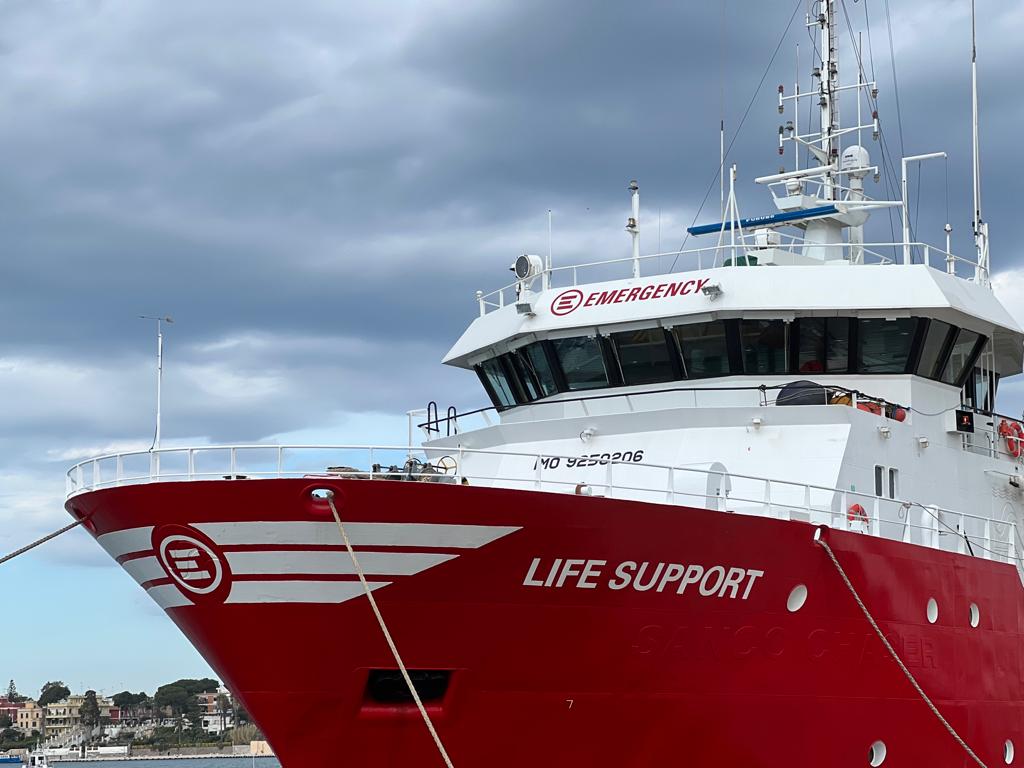 EMERGENCY'S SEARCH AND RESCUE SHIP LIFE SUPPORT DISEMBARKS 55 PEOPLE ...